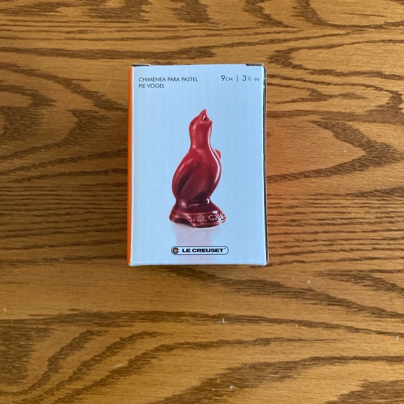 Le Creuset | Kitchen | Le Creuset Red Pie Bird | Poshmark